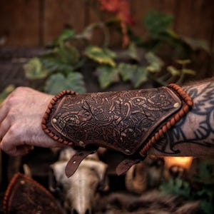 Viking Leather Bracers With Norse Knot Engraving for LARP Cosplay ...