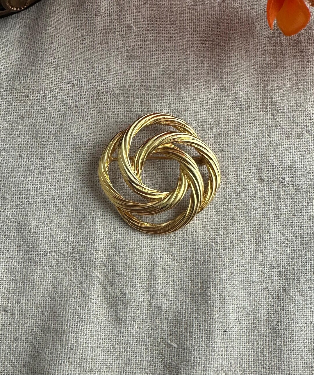 Brooch, Rope Swirl Design, Gold Tone Base Metal, Preowned, Costume ...