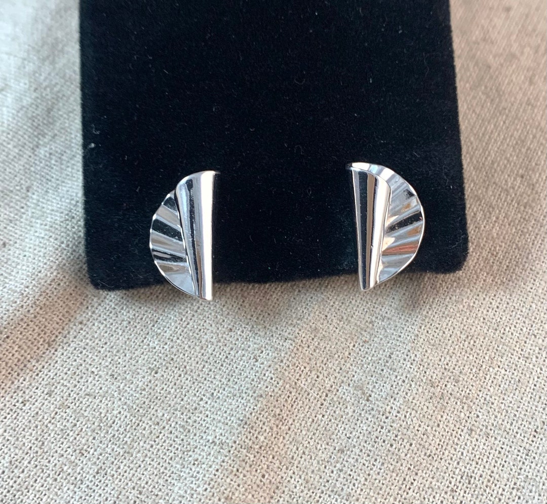 Avon Clip on Earrings, 7/8" X 1/2", Silver Er Tone Base Metal, Curled ...