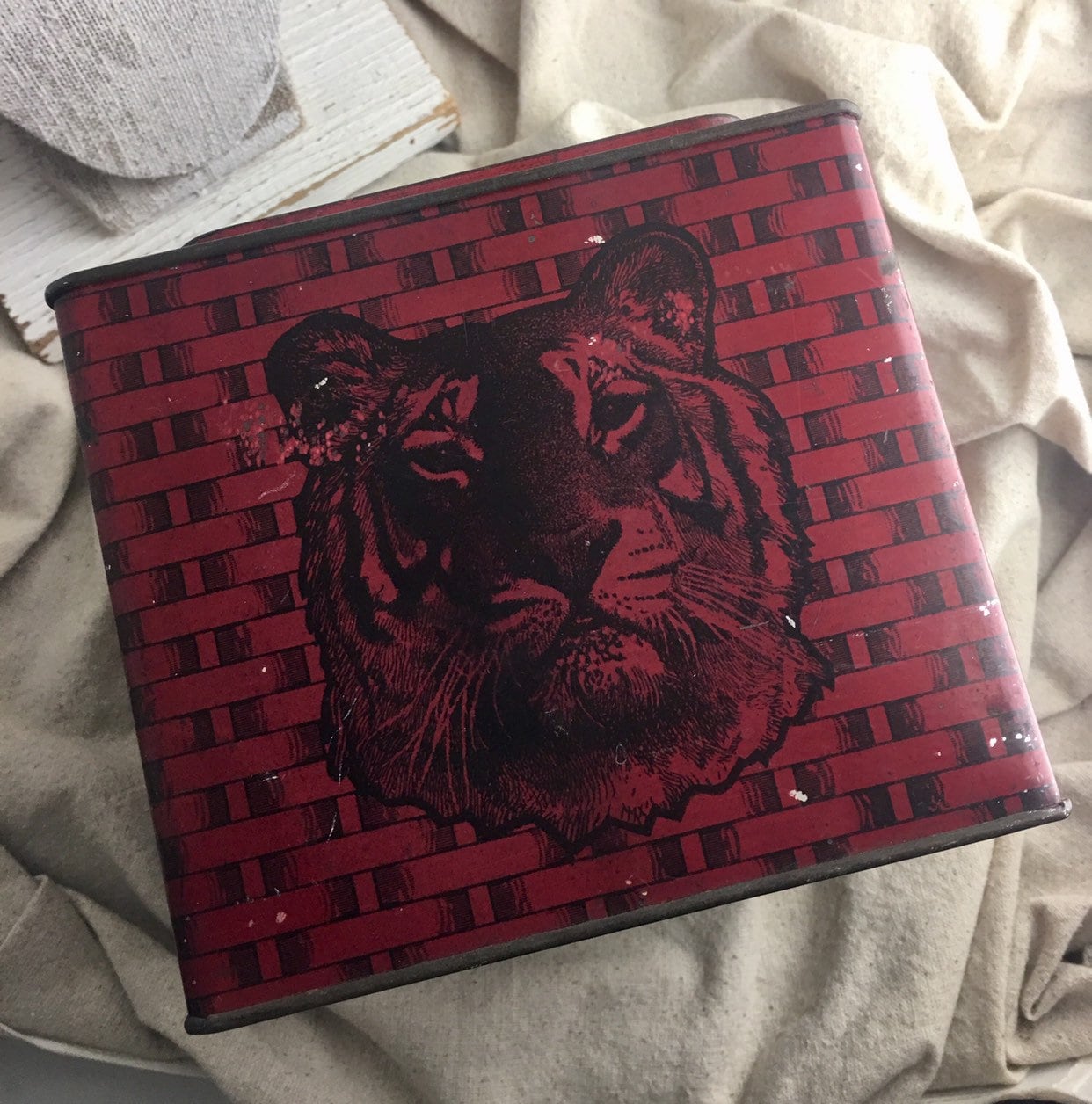 Tiger Chewing Tobacco Lunch Pail Tin, Vintage, 8.5" X 7" X 6" - Etsy