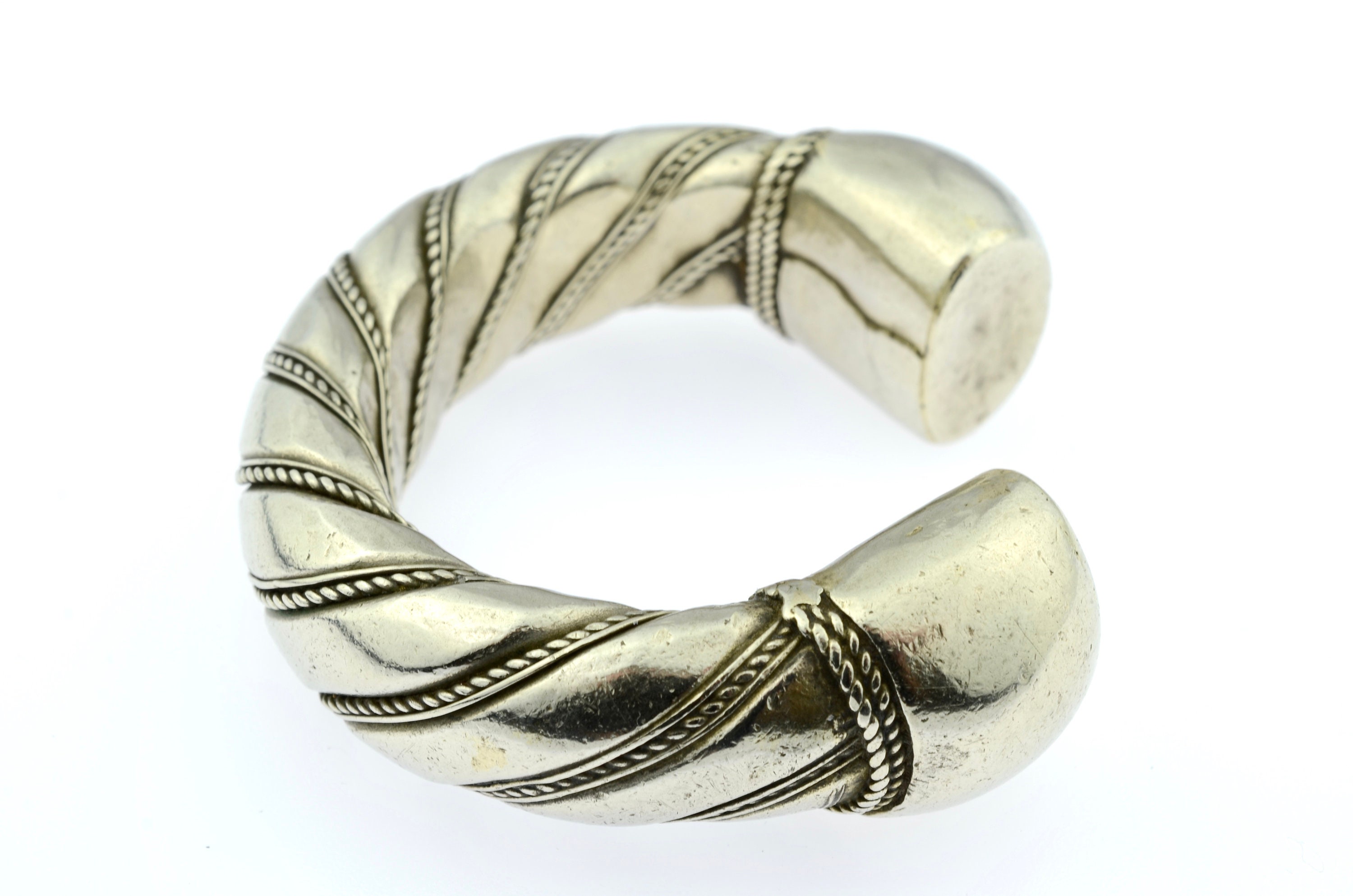 Small Saudi Arabian twisted bracelet. Antique Silver ethnic Bracelet ...