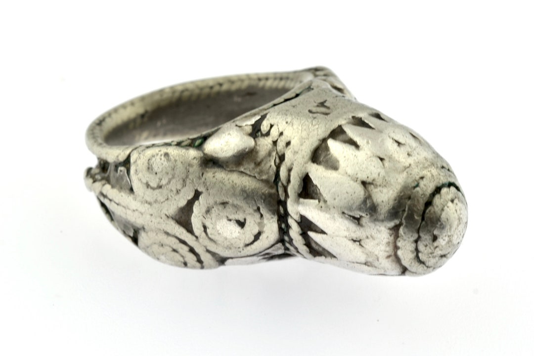 Old Tribal Silver Bedouin Ring From Yemen. Middle Eastern Ethnic Silver ...