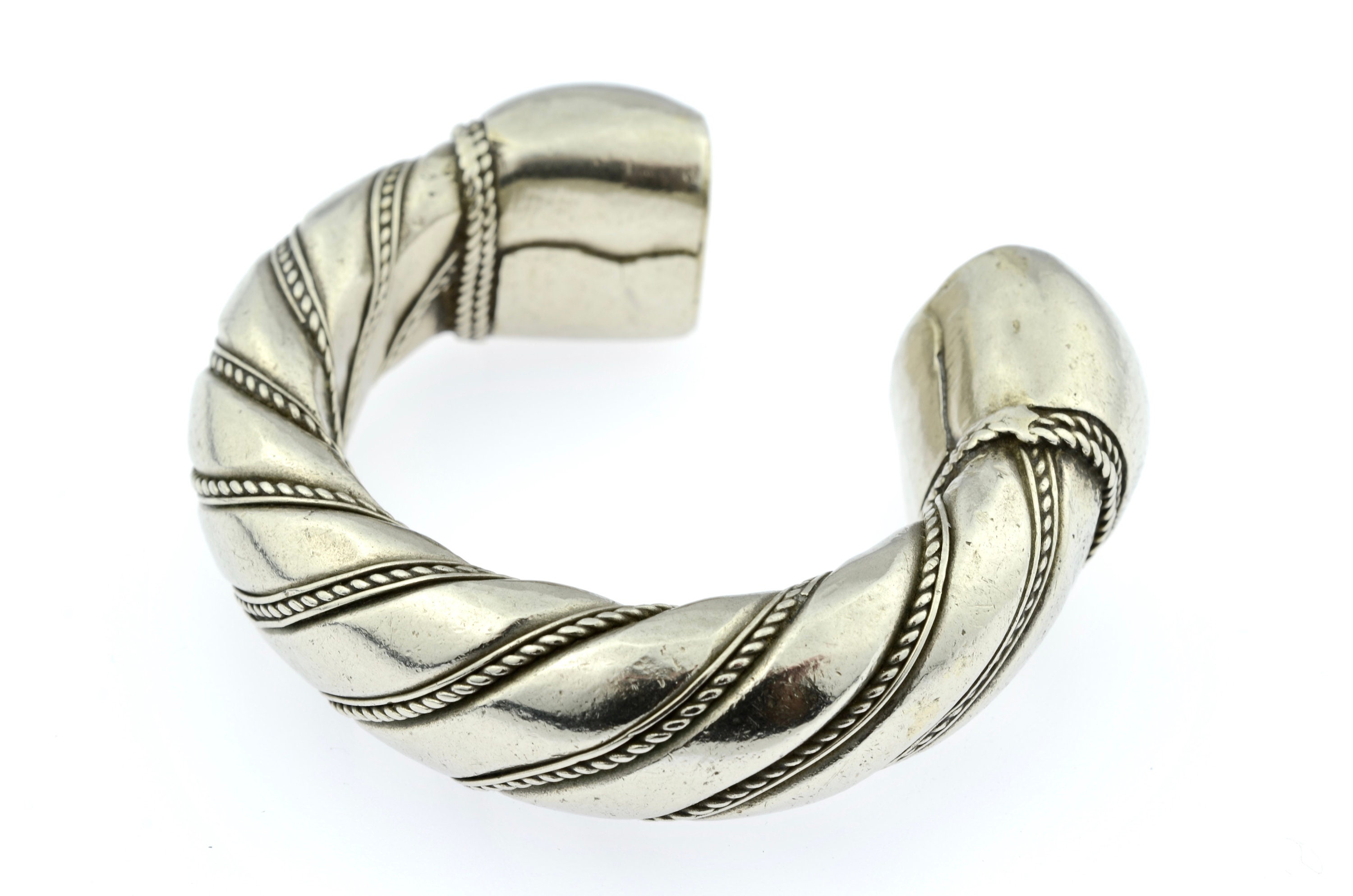 Small Saudi Arabian twisted bracelet. Antique Silver ethnic Bracelet ...