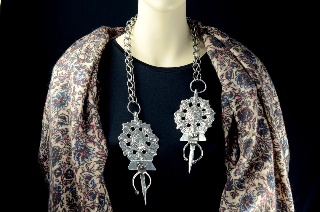 Ancienne fibule en argent moulé de la région du Rif et de Nador ...