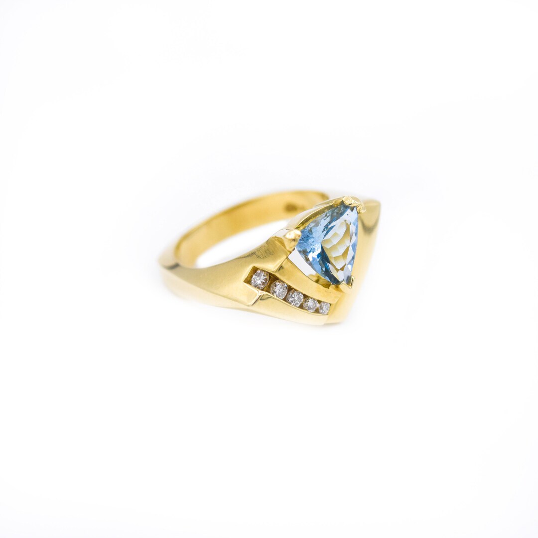 14K Yellow Gold Triangle Shaped Ring With Rectangle Band and One ...