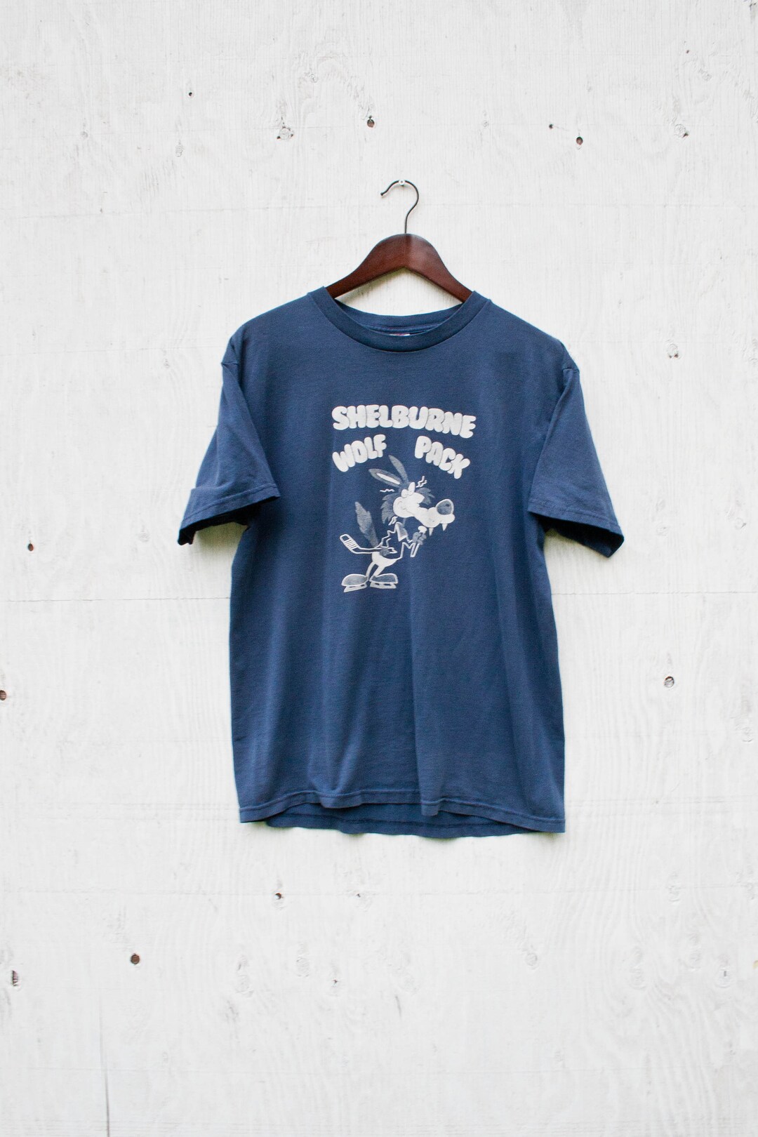 Shelburne Wolf Pack Tshirt - Large - 90s Graphic Tee - Cartoon Wolf ...