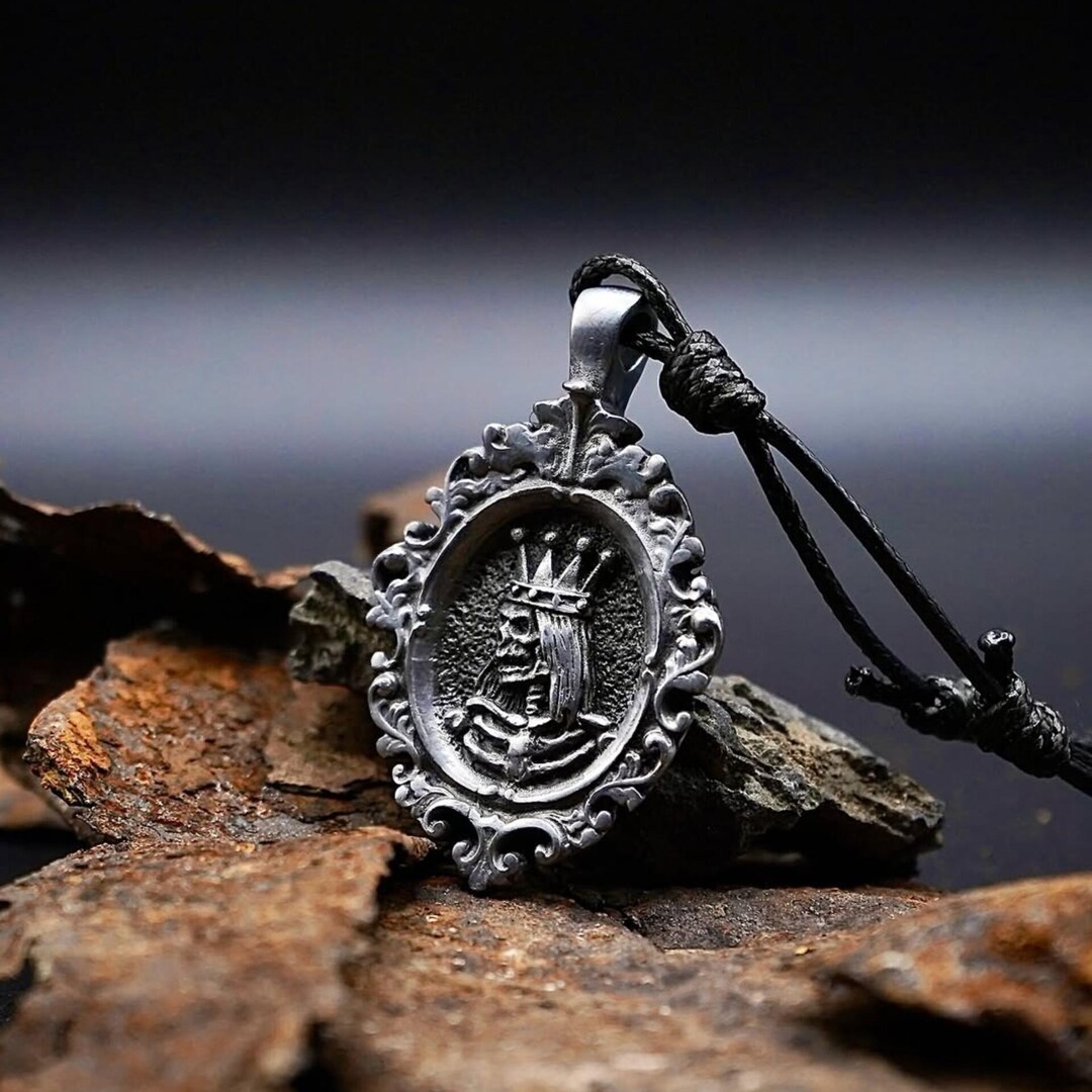 Handmade Royal Queen Frame Skull Pendant. Oxidized Lead Free Pewter ...