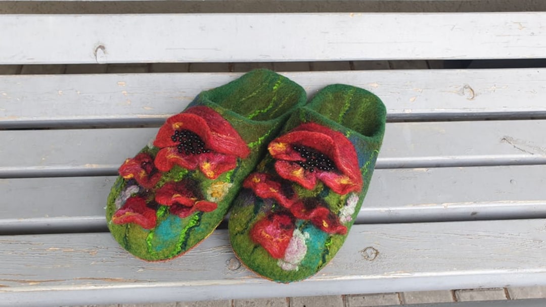 Slippers With Poppies in 3d.poppies Flowers. Slippers, Felt Shoes ...