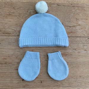 Peter Rabbit Embroidered baby 4 Pcs Knitted Deluxe Box Set in Sky Blue ...