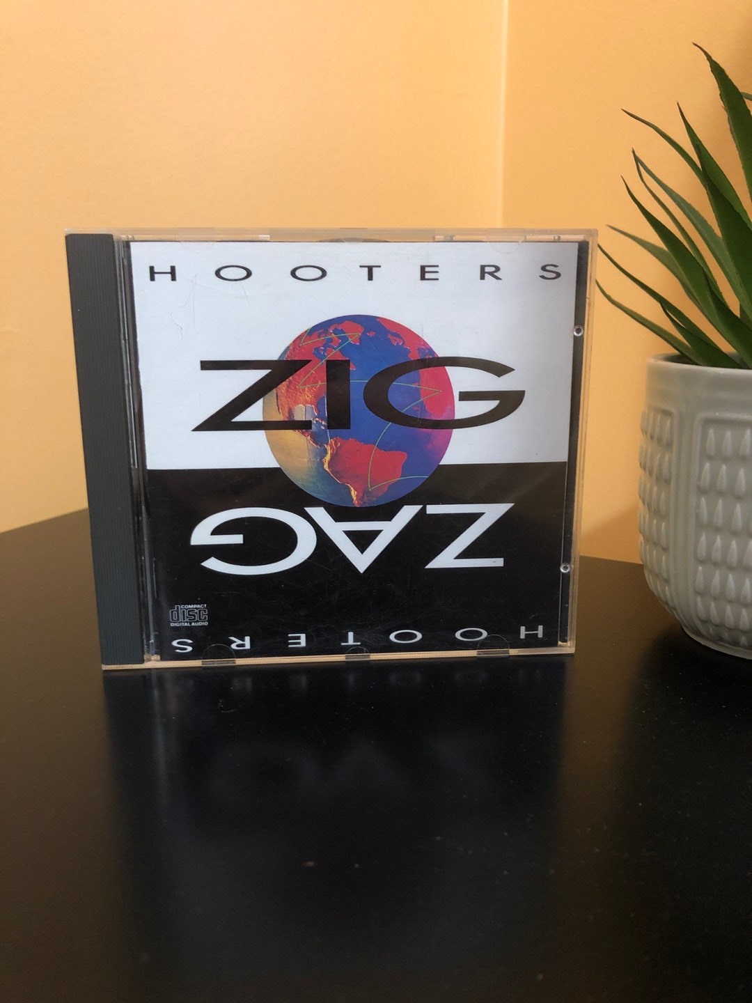 Hooters CD Zig Zag 1989 - Etsy