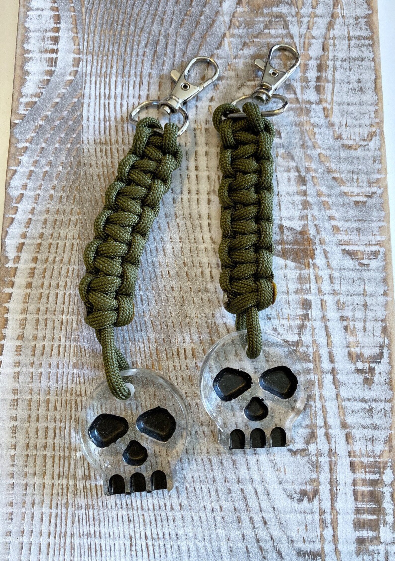 Paracord Skull Keychain, Resin Skull on Woven Paracord, Zipper Pull ...