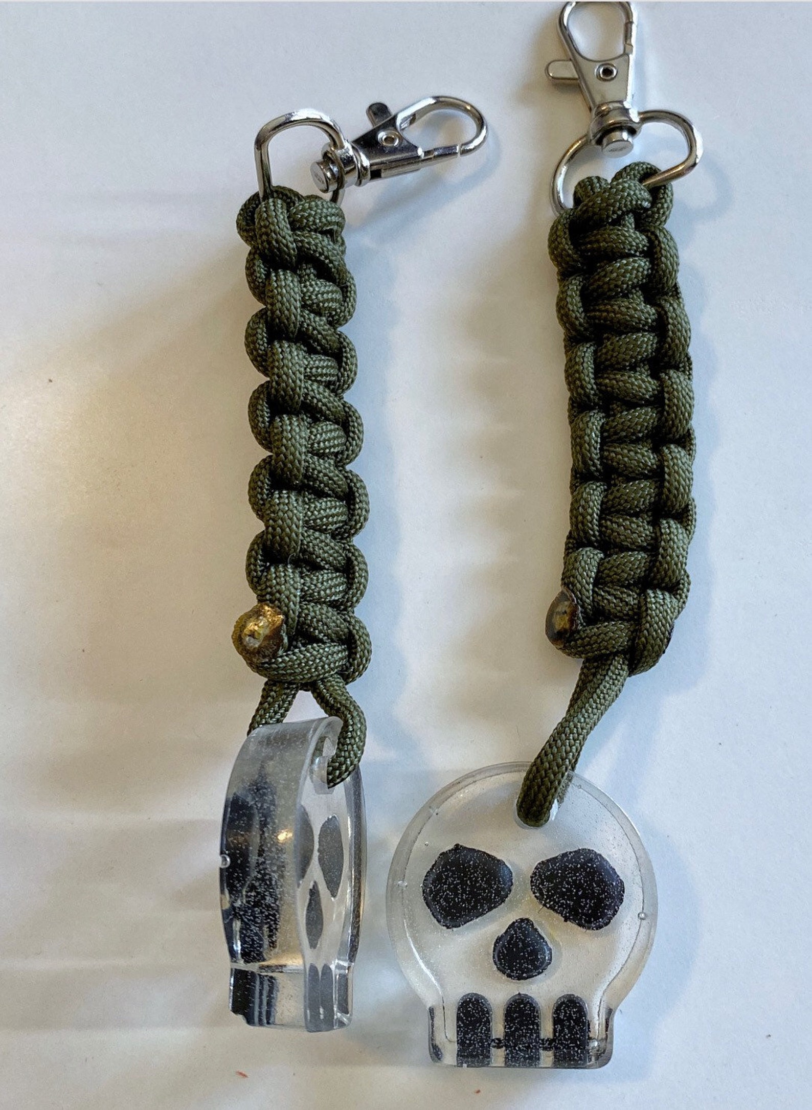 Paracord Skull Keychain, Resin Skull on Woven Paracord, Zipper Pull ...