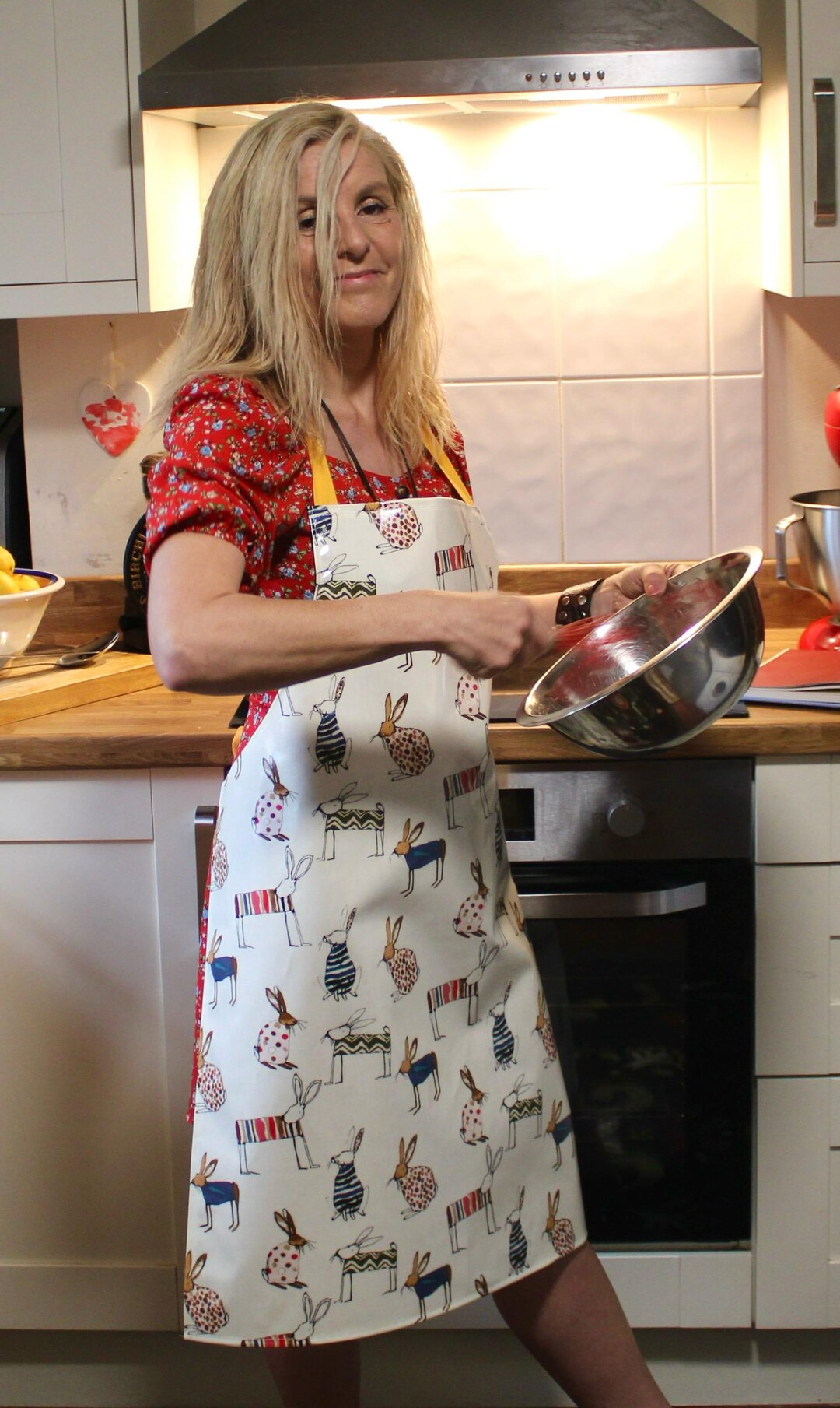 Wipe Clean Apron Ideal for Mothers Day With Option of Pocket Sizes for ...