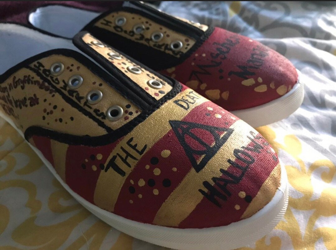 Custom Painted Wizard World Shoes Griffins Door Wizard - Etsy