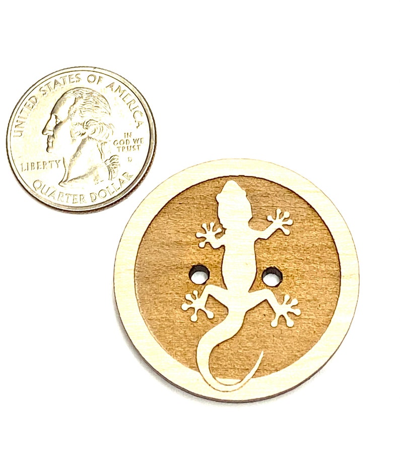 Gecko Maple Wood Button 1.5 Button Package of 5 | Etsy