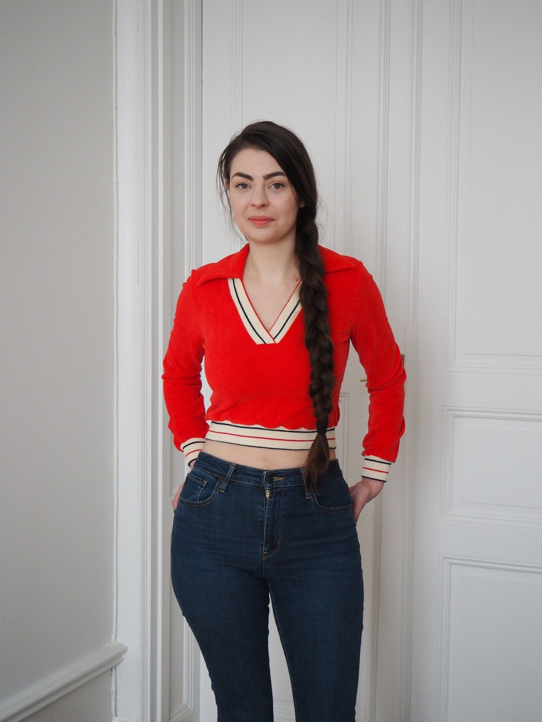 ICONIC Velour 1970s Sweater cropped & Fitted Sporty Everyday Fashion ...