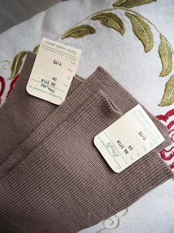 RARE Knitted 1940s Stockings with Back Seams | Deadst… - Gem