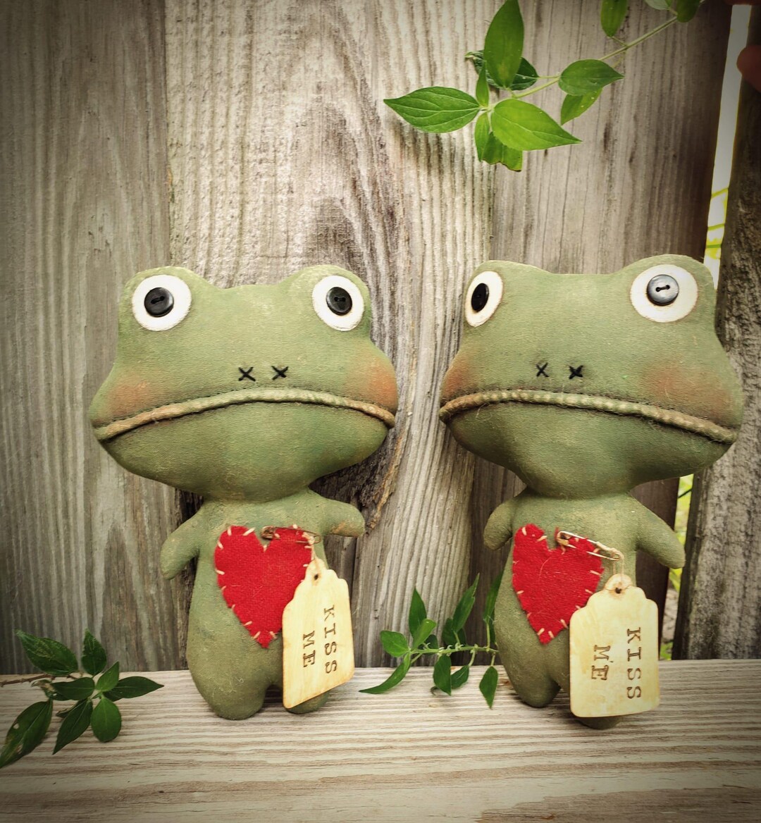 Primitive Valentine Frog Kiss Me Froggy Valentine's Day Farmhouse Decor ...
