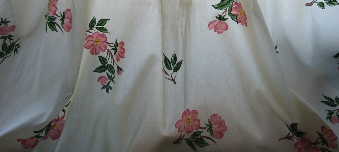 Franciscan Desert Rose Small Petals Oblong 50" X 68" Tablecloth - Etsy