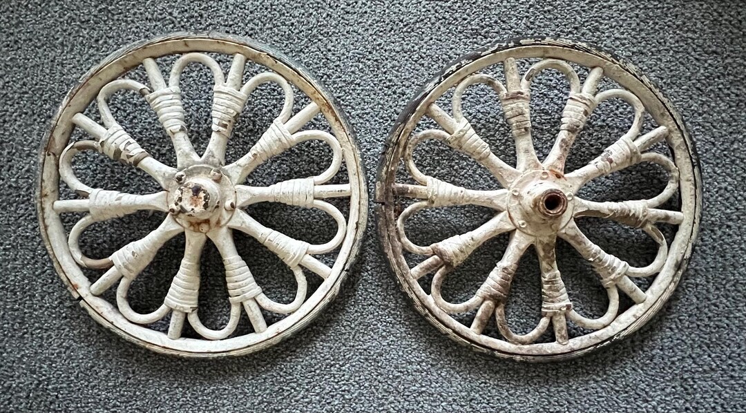 2 Antique Carriage Buggy Wheels - Etsy