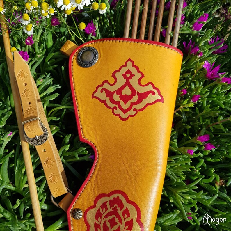 Leather Side ARROW QUIVER / Traditional ARCHERY Quiver "yellow Red 1550 ...