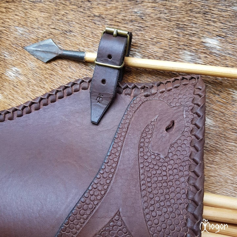 Traditional archery quiver and arrows - nerykey