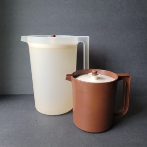 Vintage Tupperware Iced Tea 1676-3 and Go Between 1475-3 Juice Pitcher ...