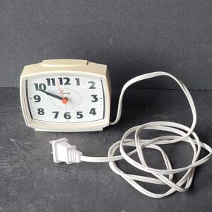 Vintage Equity Electric Alarm Clock Model 33100 Retro Vintage Alarm ...