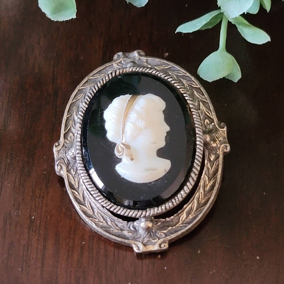 Vintage Black and White Cameo Brooch / Pendant Woman With Gold Ribbon ...