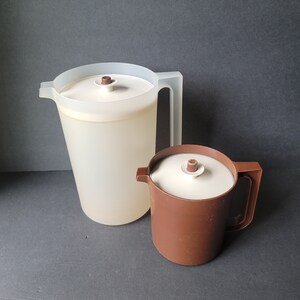 Vintage Tupperware Iced Tea 1676-3 and Go Between 1475-3 Juice Pitcher ...