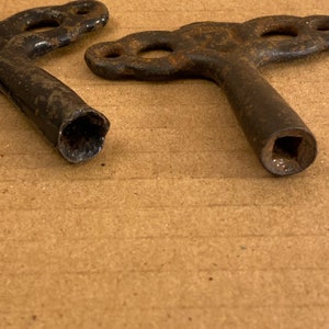 Vintage Clock Keys lot of 2, Wind up Keys, Skeleton Keys, Maker Supply ...
