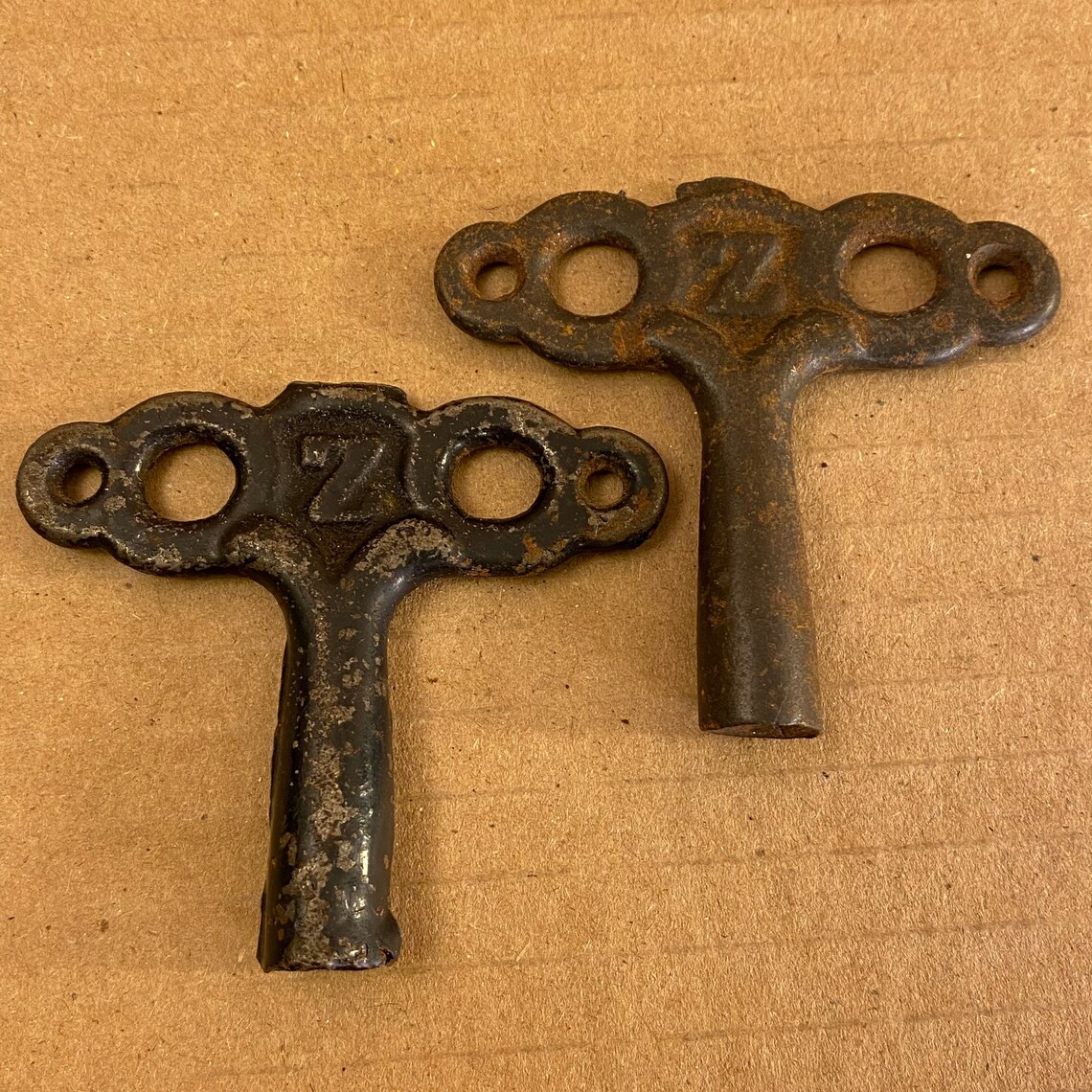 Vintage Clock Keys lot of 2 Wind up Keys Skeleton Keys - Etsy
