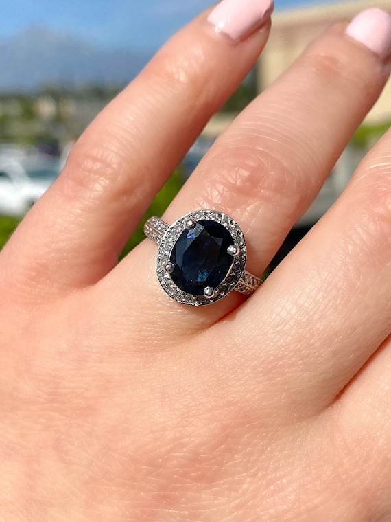 Sapphire oval halo ring store