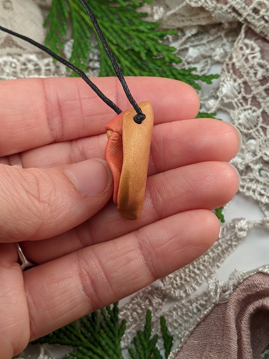 Yoni Vulva Vagina Necklace - Etsy