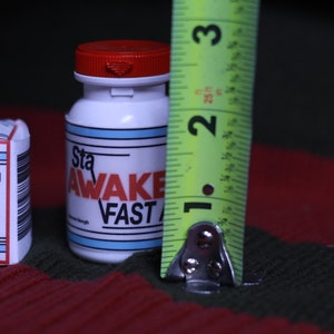 Prop Replica Sta Awake Bottle & Box Freddy Krueger A Nightmare on Elm ...