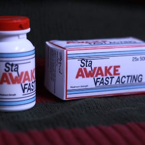 Prop Replica Sta Awake Bottle & Box Freddy Krueger A Nightmare on Elm ...