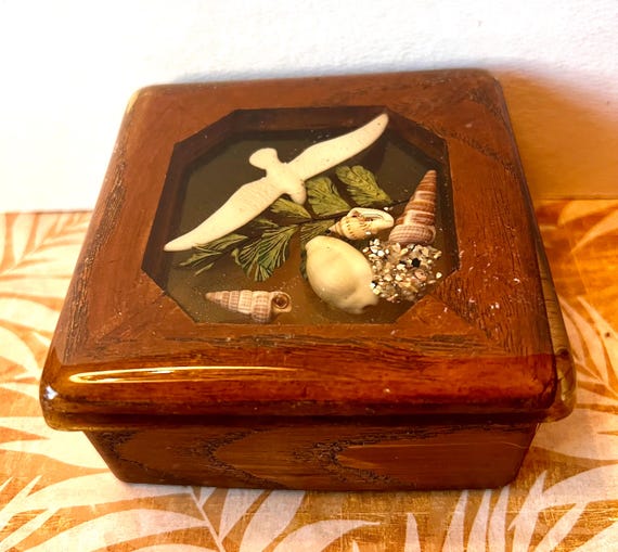 1970’s Resin Wooden Trinket Box Ocean-Beach Theme. - Gem