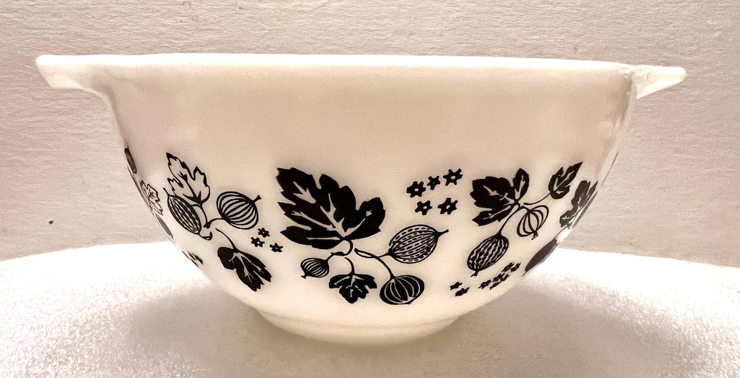 Pyrex 441 Gooseberry Black White 1.5pt 1 1/2 Pt Cinderella Mixing Bowl ...