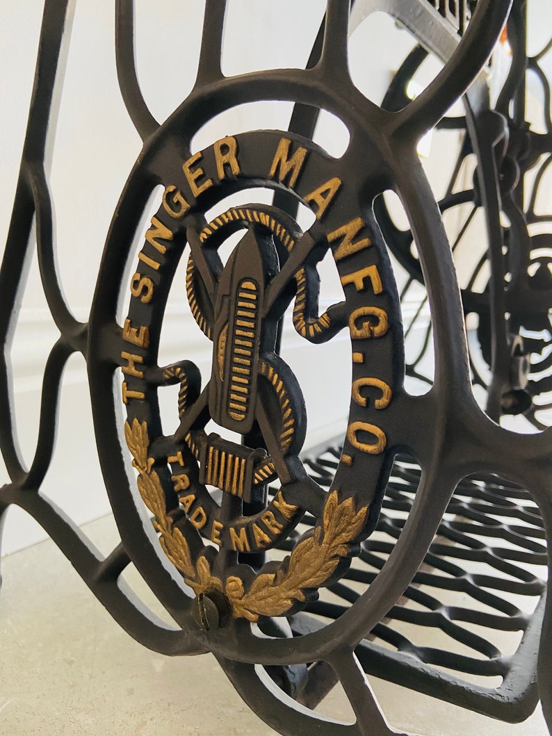 SOLD* Commissions Taken. Vintage Singer Sewing Table & Machine - Etsy