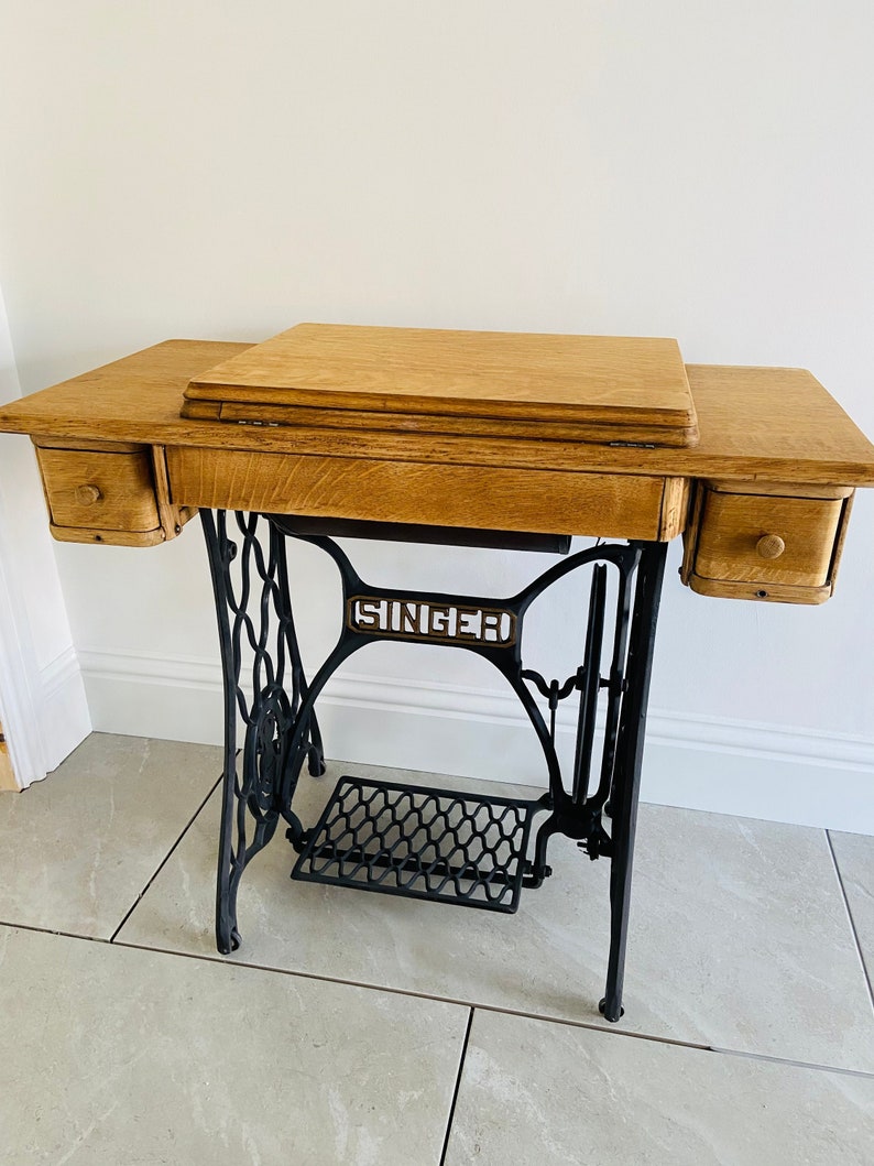 SOLD* Commissions Taken. Vintage Singer Sewing Table & Machine - Etsy