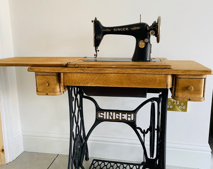 SOLD* Commissions Taken. Vintage Singer Sewing Table & Machine - Etsy