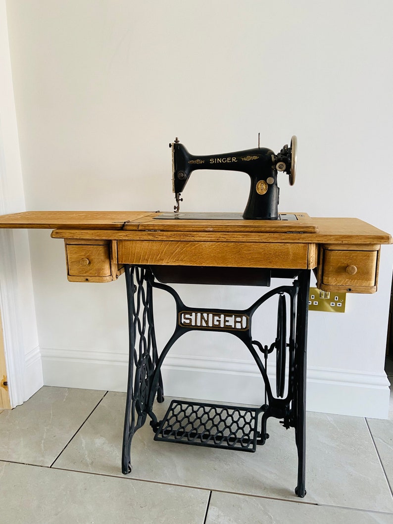 SOLD* Commissions Taken. Vintage Singer Sewing Table & Machine - Etsy