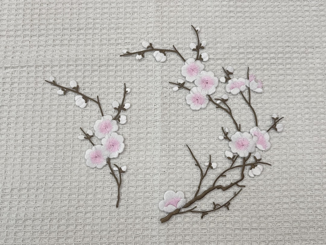A Set Plum Blossom Flower Embroidery Patch Iron/ Sew on Appliques Patch ...