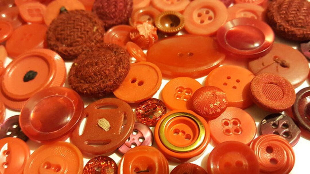 Lot 100 Mixed Assorted ORANGE Vintage & Newer Wholesale Bulk Buttons ...