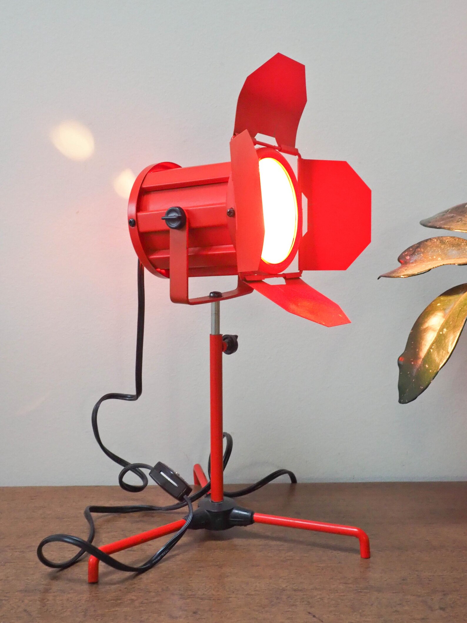 Vtg Red Adjustable Spot Light - Industrial Style Table Lamp - 80's Red ...