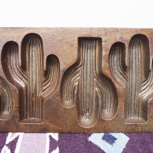 Vtg Cast Iron Cactus Cornbread Pan - Heavy Cast Iron Tart Mold ...