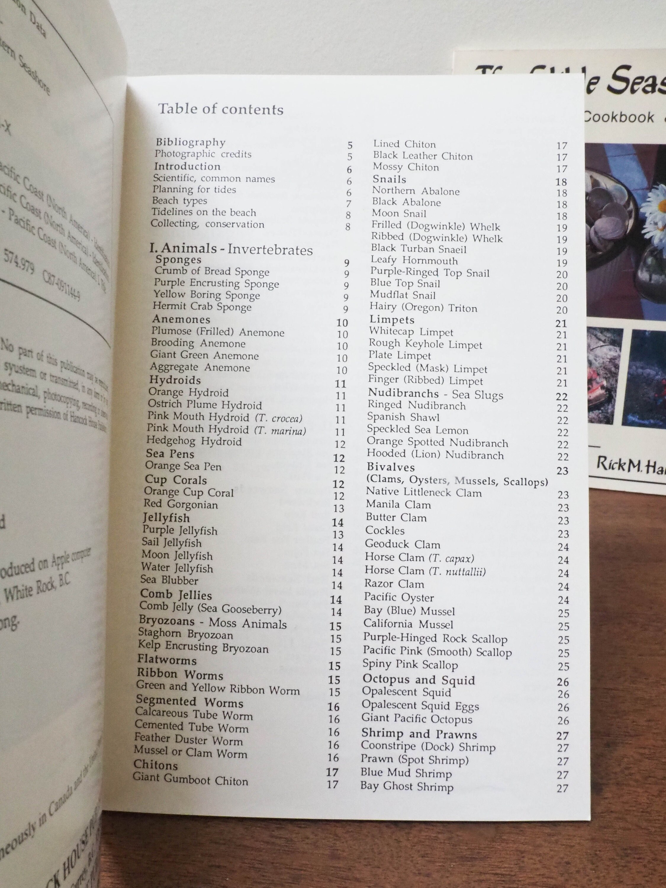 Seashore Guidebook Pair - the Western Seashore - the Edible Seashore - Rick M. Harbo - 1988 ...