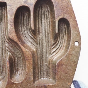 Vtg Cast Iron Cactus Cornbread Pan - Heavy Cast Iron Tart Mold ...