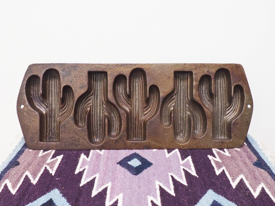 Vtg Cast Iron Cactus Cornbread Pan - Heavy Cast Iron Tart Mold ...