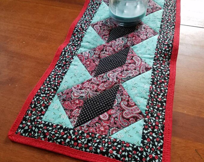 Paisley Twist Table Runner - Etsy